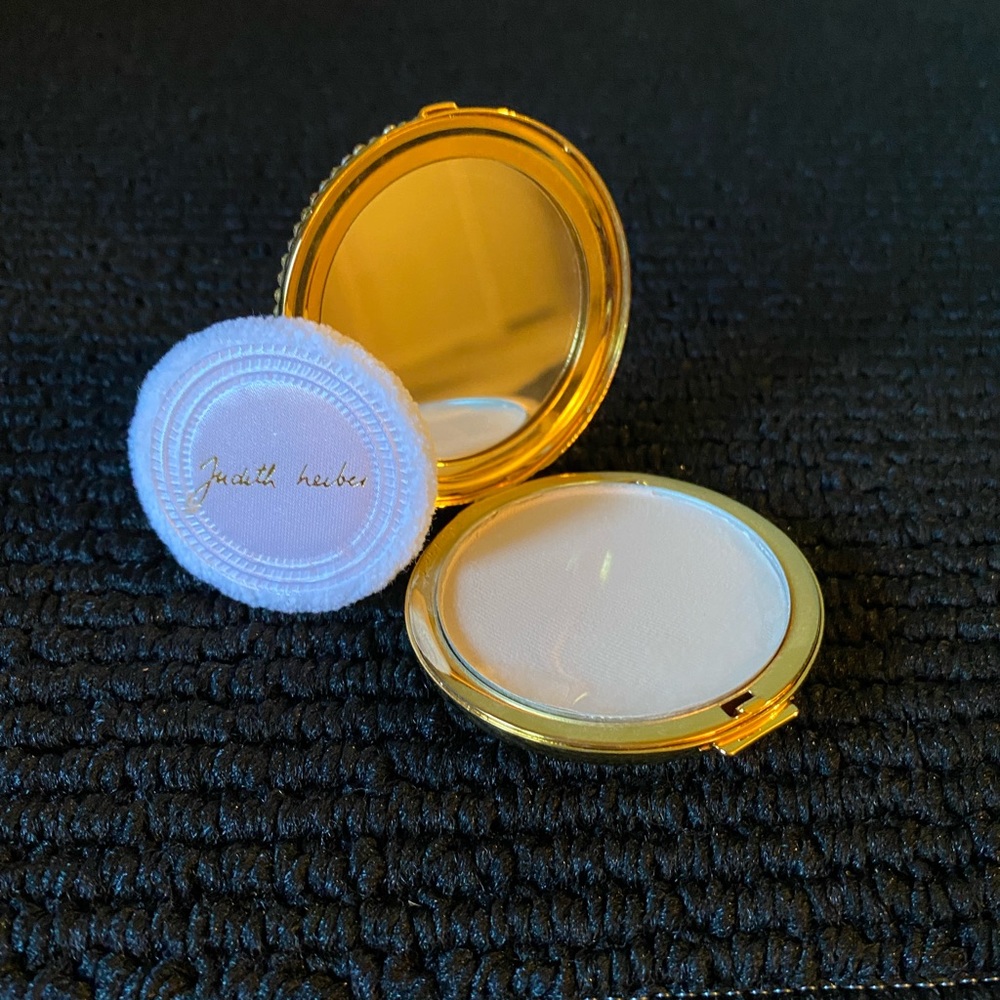 (Nwot) Judith Leiber Gold Powder Compact. - Gem